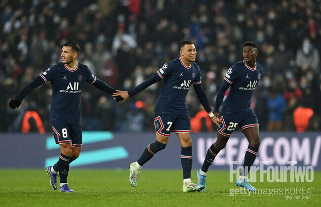 [ucl.told] ‘메시 PK 선방’ 쿠르투아 뚫어낸 ‘차기 축구의 신’ 음바페