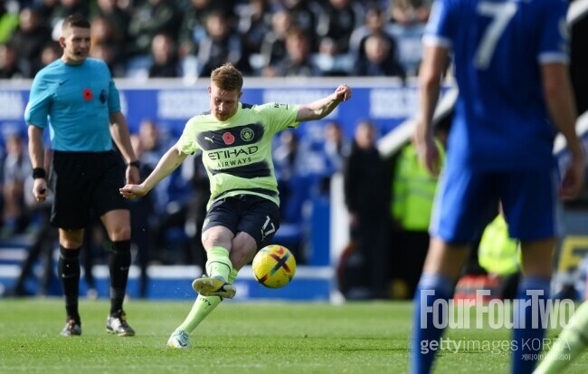 [epl.review] 'KDB 환상 프리킥' 맨시티, 레스터에 1-0 승리...1위 선점