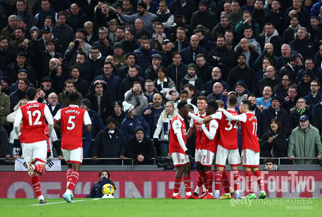 [epl.told] 특정 선수에게 기대지 않는다…EPL 1위 아스널의 완벽한 공격 밸런스