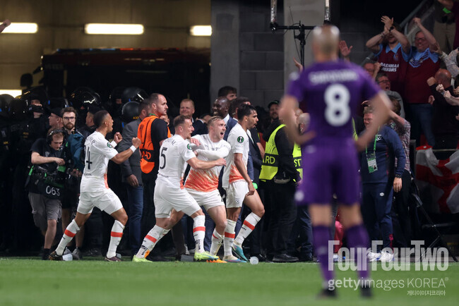 EPL 11승 기록했는데 UECL '12승' 챙겼다...웨스트햄, 피오렌티나 2-1 제압하고 2대 챔피언 등극+무패 우승 쾌거