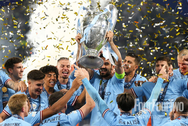 [epl.told] 7년, 캡틴, 304경기, 그리고 트레블...펩시티의 시작에 그가 있었다