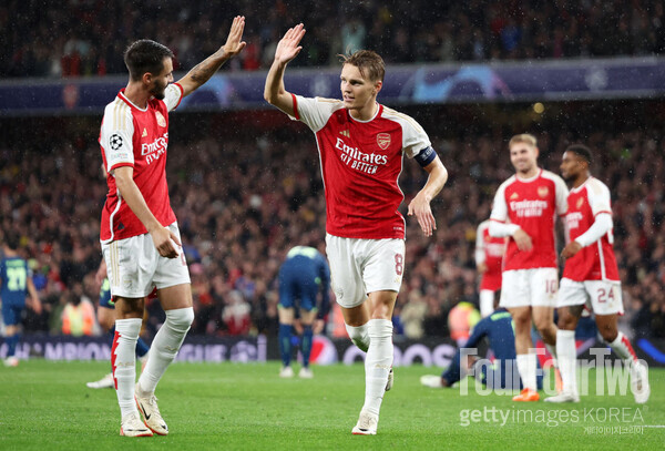 [ucl.review] ‘4골 폭발’ 아스널의 완벽한 UCL 복귀전…PSV에 4-0 대승