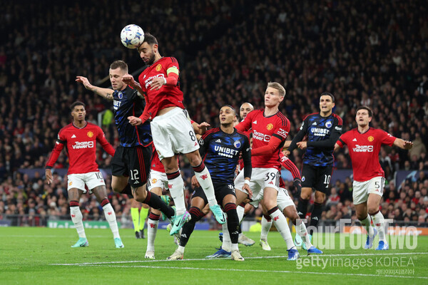 [ucl.review] 골칫거리들이 해냈다!...'매과이어 결승골+오나나 PK 선방' 맨유, 코펜하겐에 1-0 승→UCL 조별리그 첫 승