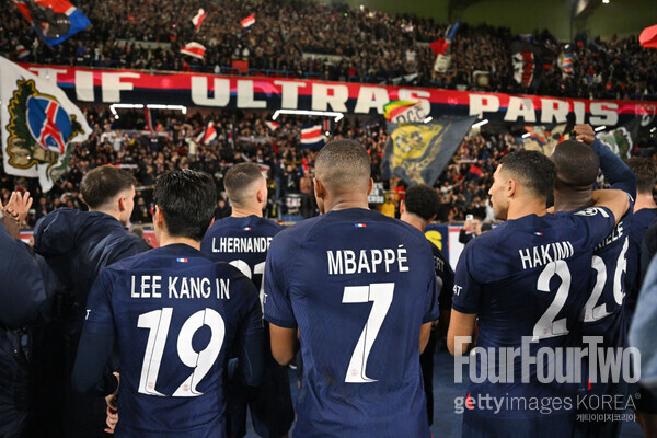 [ucl.told] 혼란 속의 죽음의 조, PSG만 웃었다…대패 후 단독 1위로 등극