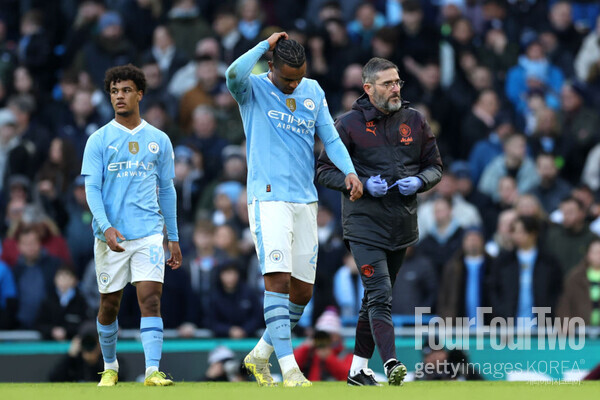 [facup.review] ‘멀티골’ 포든+‘복귀전 1AS’ KDB 활약...맨시티, 허더스필드에 4-0 완승!