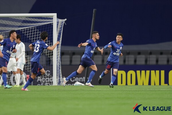 [acle.review] ‘MVP' 조현우 선방쇼! 'K리그 챔피언’ 울산, 상하이 원정서 2-1 역전승...5연패 뒤 ‘첫 승’
