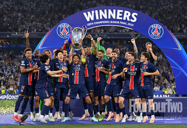 [오피셜] '우승 세리머니 포효' 이강인 대한민국 역사 썼다…결승전 결장했지만 박지성 이후 ‘17년 만’ UCL 우승 대업