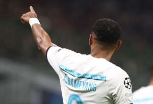 [ucl.star] ’3G 연속골’ 오바메양, 첼시 ‘9번의 저주’도 덤블링할까